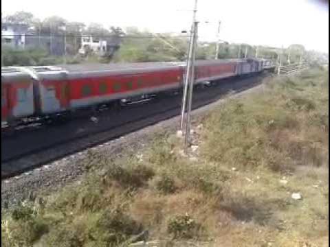 22691 SBC-NZM Rajdhani Express blasts with LGD WAP-7 - YouTube