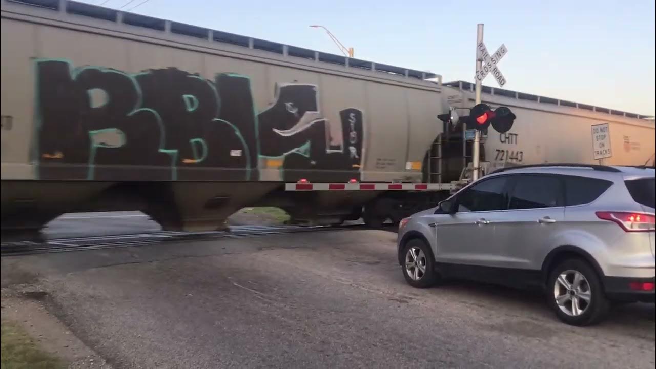 UP 8675 SB Leads Grain Hopper DPU Magnolia,Tx - YouTube