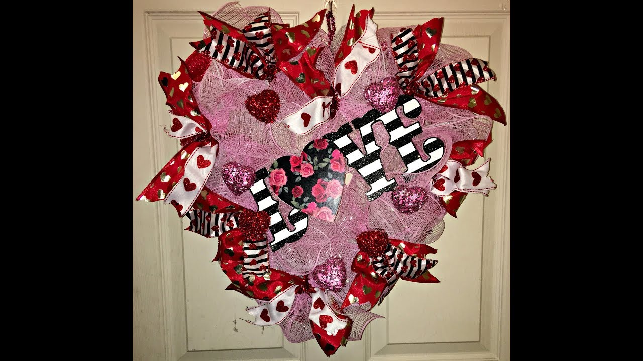 How to decorate a Heart shaped wreath - YouTube