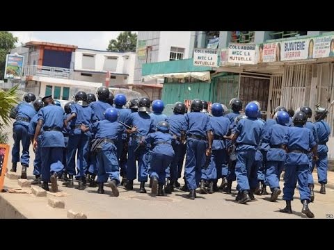 Burundians pay tribute to victims of the Dec 2015 massacre - YouTube