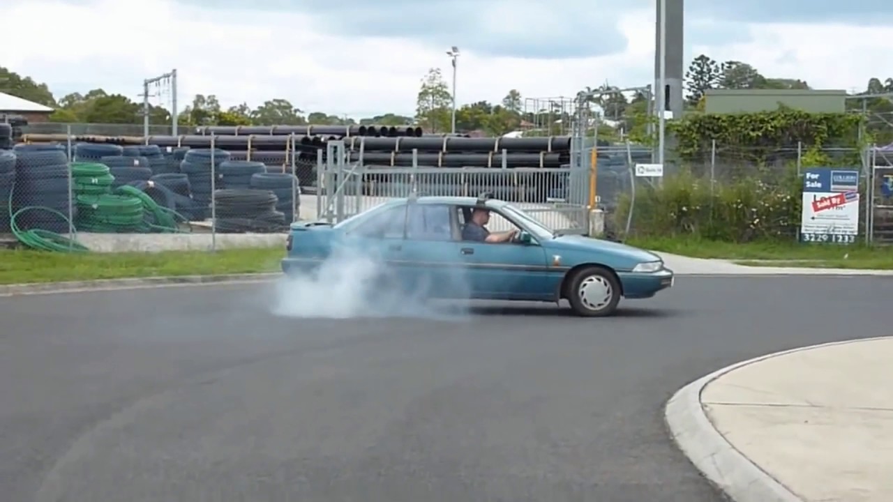 VN Commodore Chicken MANG - YouTube