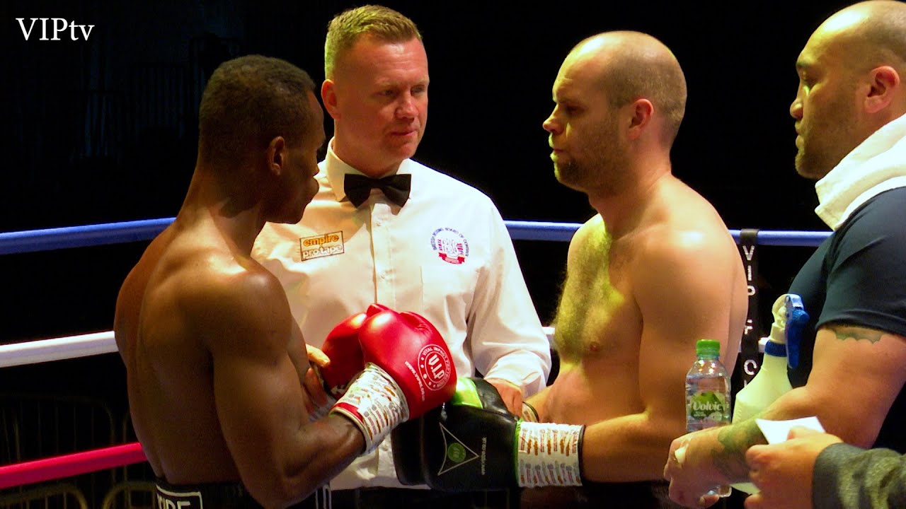Desire Adami v Richard Helm at Knowsley Leisure centre on 19/11/21 ...