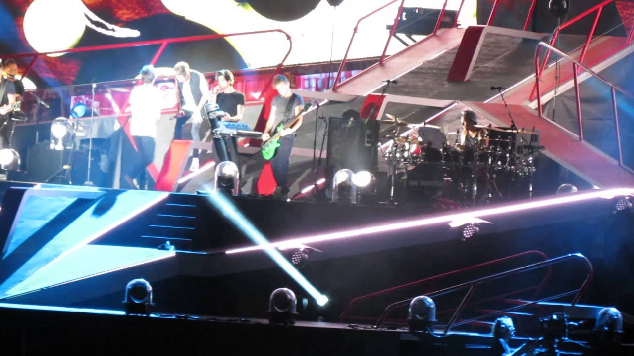 One Direction performing Strong at MetLife Stadium (August 4th) - YouTube