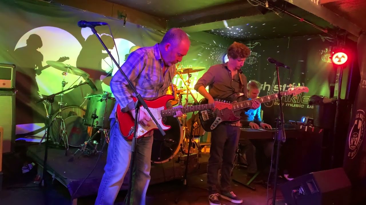 THE SIMON BRETT BAND Whistle Binkies Edinburgh 16/4/2022 - YouTube