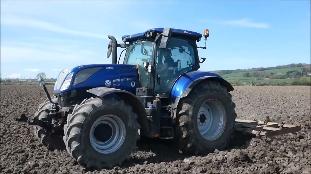 NEW HOLLAND T7.225 BLUE POWER WITH CHISEL PLOWING BUSY WORKING - YouTube