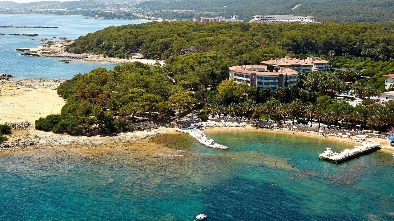 Utopia Resort & Residence - YouTube