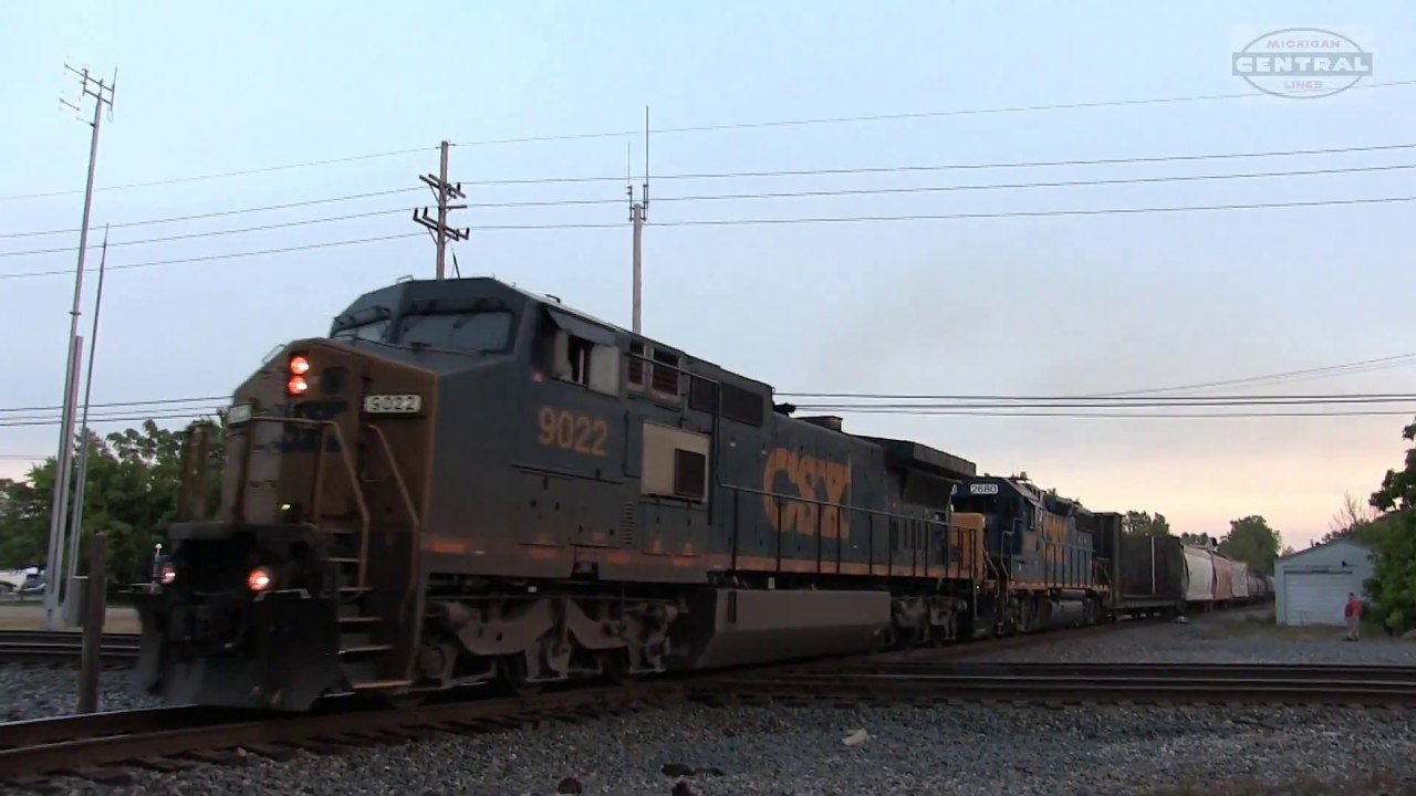 CSX Q385 Splits Festival in Half - YouTube
