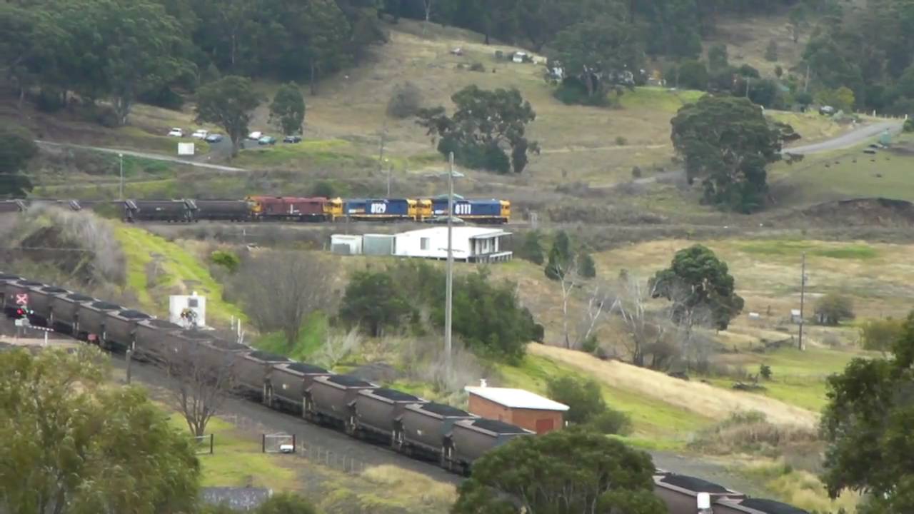 Loaded Whitehaven coal train departs Ardglen - YouTube