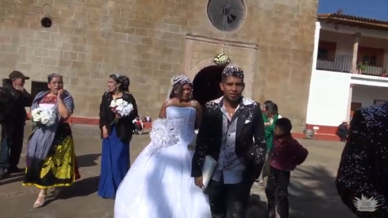Boda Purépecha en Cucuchuco con la Orquesta El Calvario de Cheran - YouTube
