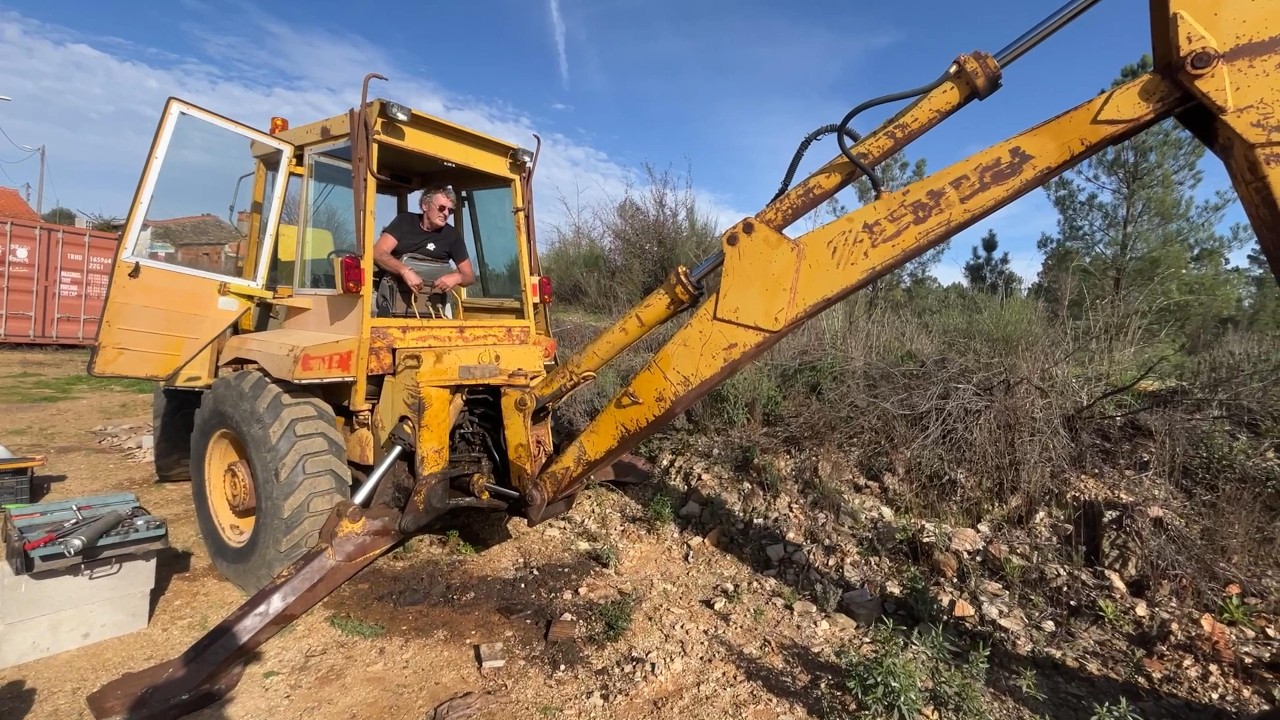 WILL WE FIX THIS DIGGER? - YouTube