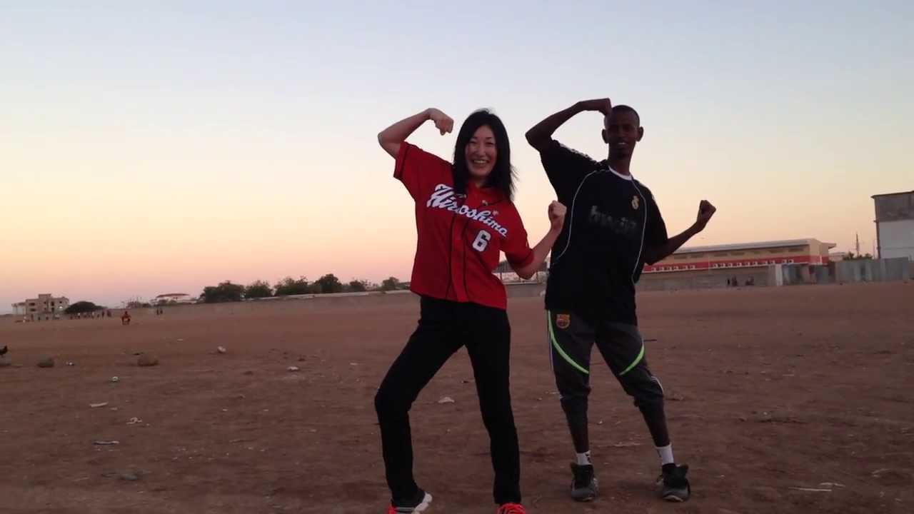 【ジブチ共和国で踊ってみた】ももいろクローバー Chai Maxx【サッカー少年と一緒】 - YouTube