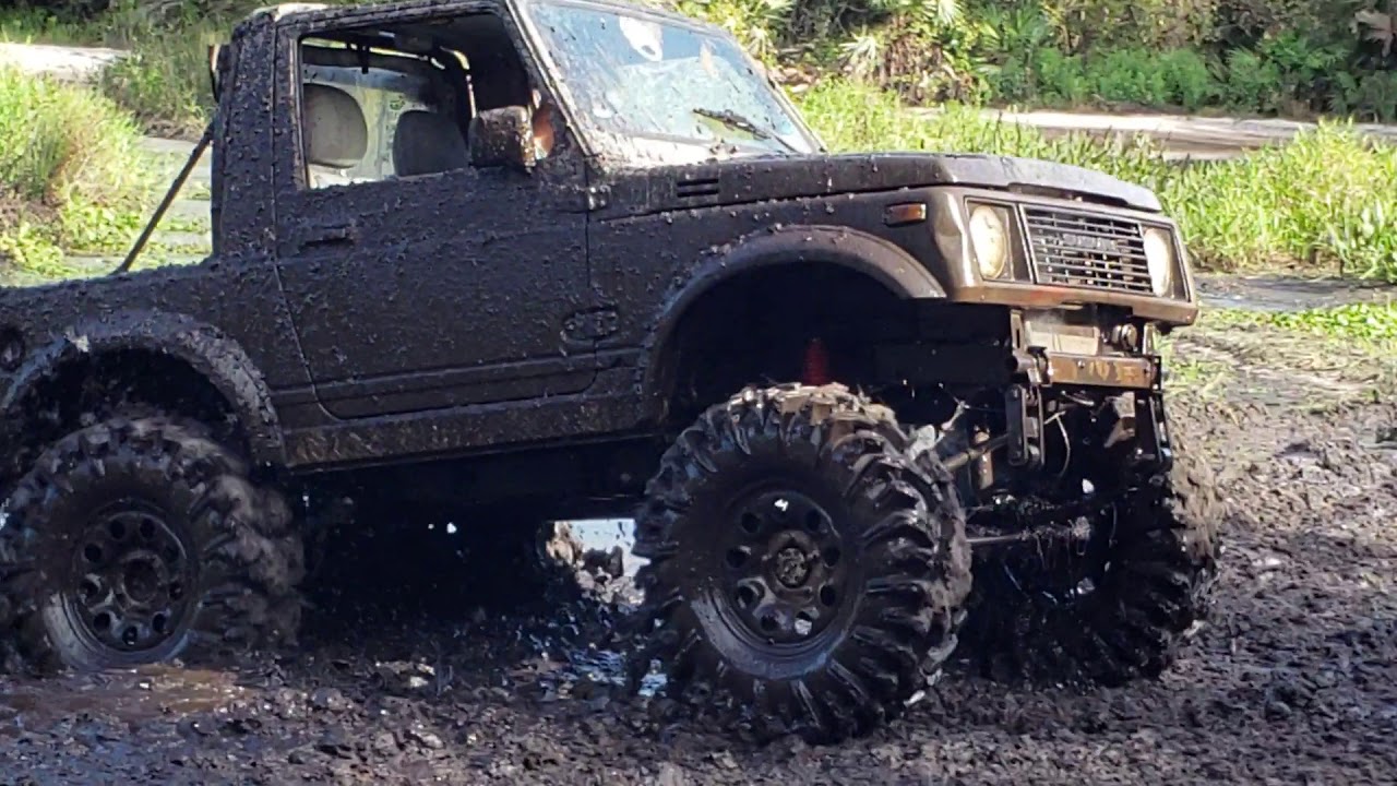 Suzuki samurai in the mud - YouTube