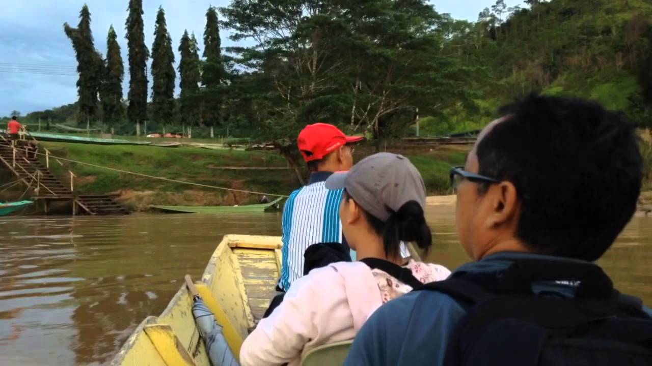 A Longboat Arriving At SMK Katibas - YouTube
