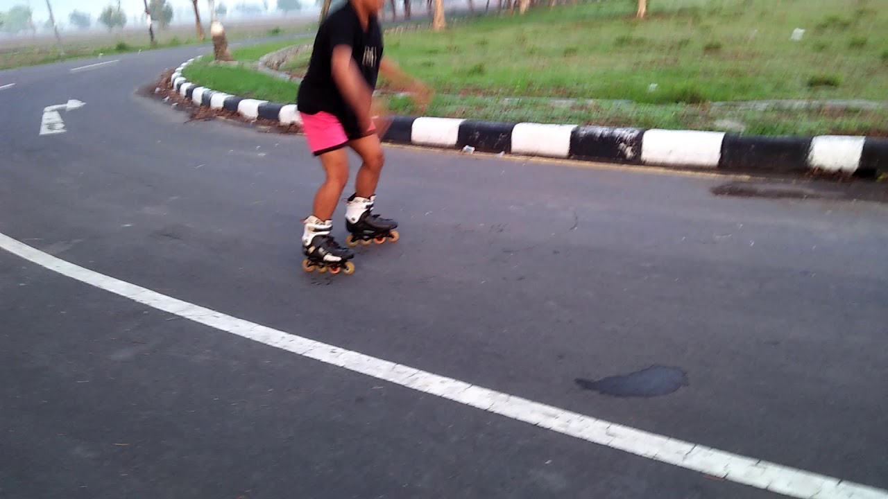 Belajar main sepatu roda - YouTube