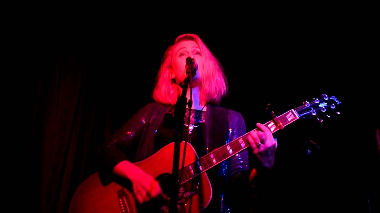 3 lotte Mullan at the green note camden 20 03 14 - YouTube