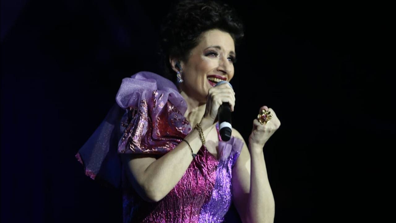 Doris Dragovic - Ima nesto u tome (LIVE, Spaladium Arena, 12.11.2022 ...