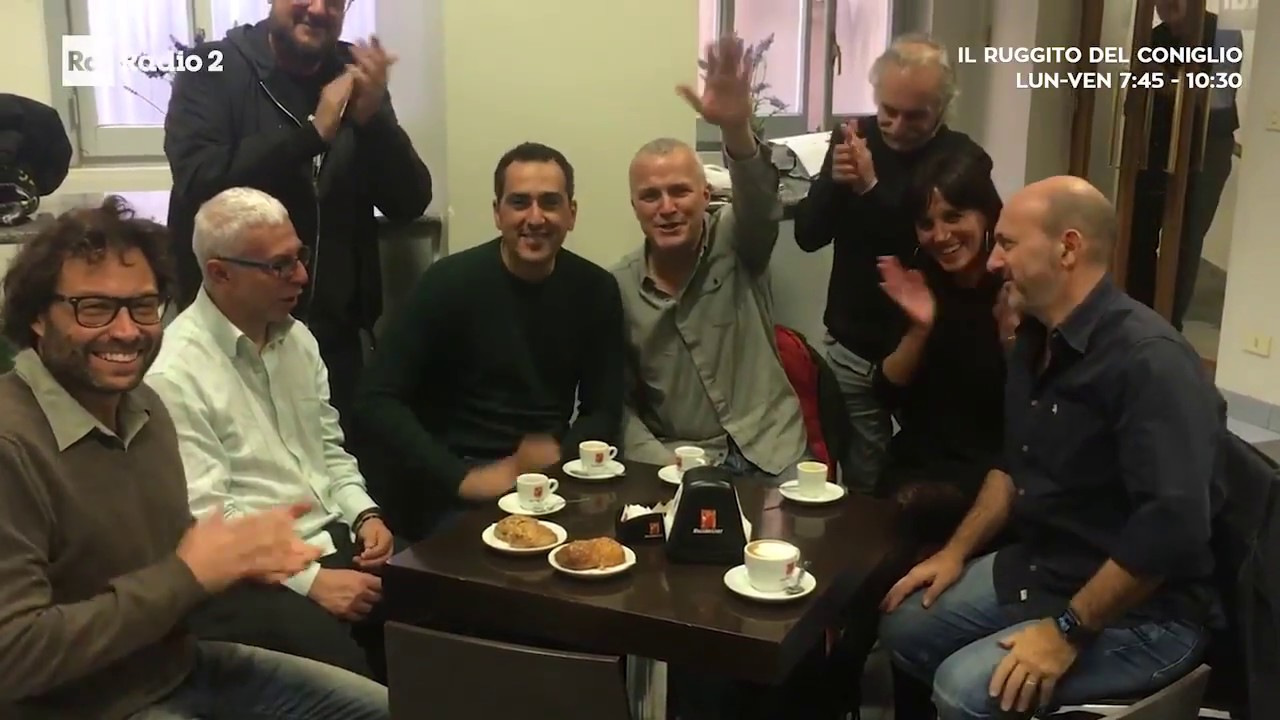 Colazione con i Conigli (Il Ruggito del Coniglio) - YouTube
