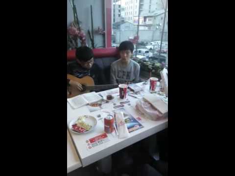 Koreliler bize şarkı söyledi (güzel bir gündü)