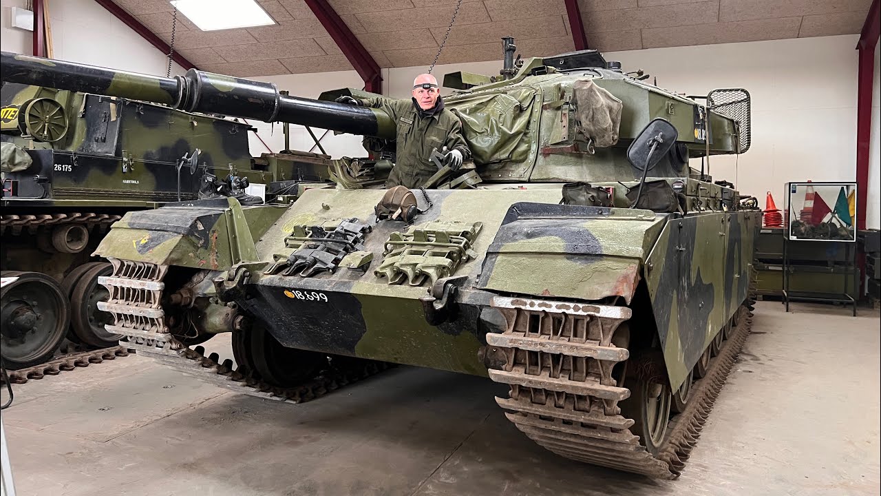 Centurion Tank engine sound - 12 cylinder 650 hp Rolls-Royce Meteor ...