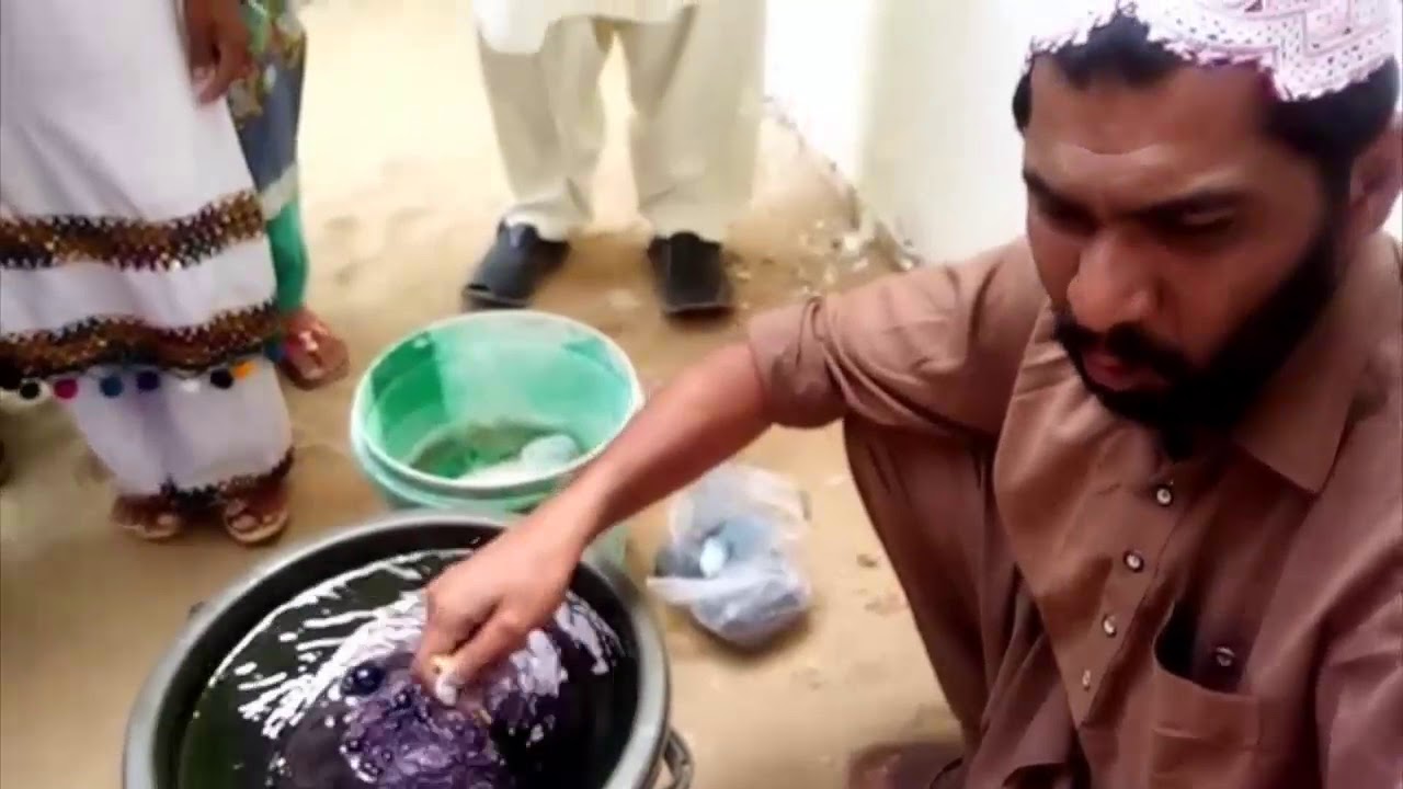 How to prepare indigo dye Method 1 - YouTube