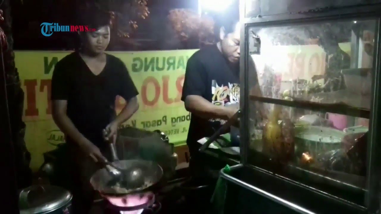 Menikmati Bistik Lidah Sapi di Warung Harjo Bestik Solo - YouTube