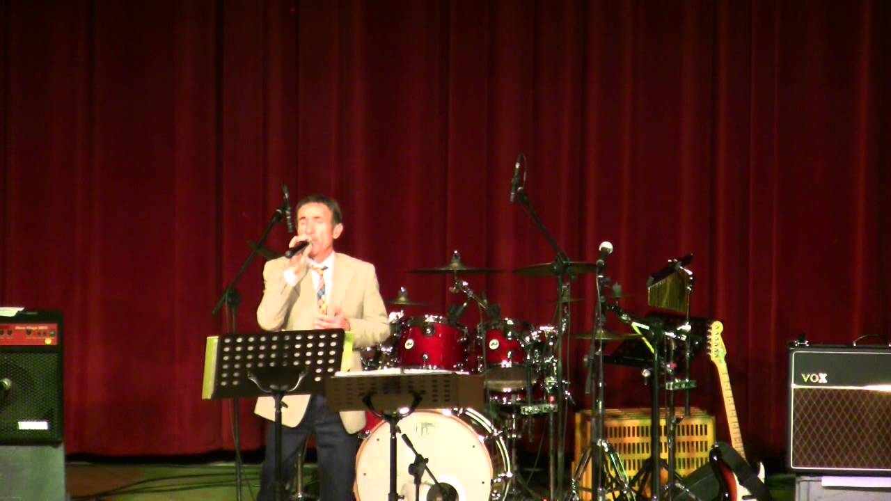 Il canto libero di Angelo Vitale. - YouTube