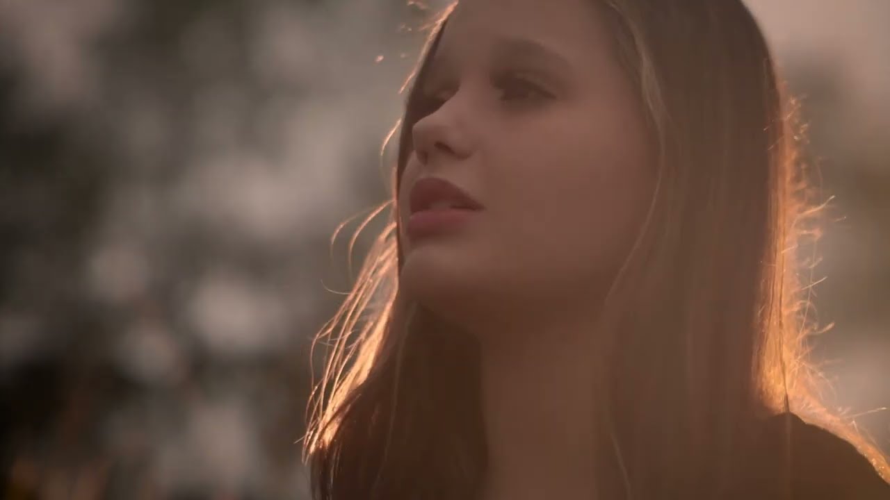 Stefany Vitoria - Estarei Aqui (Clipe Oficial) - YouTube