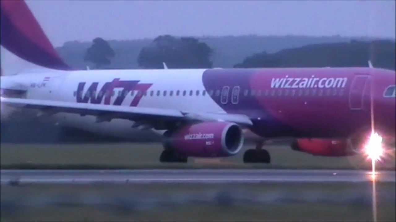 Planes at Luton Airport \ Late Evening | 23/08/11 - YouTube