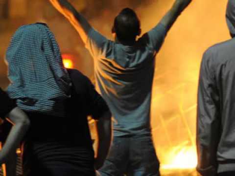 Efsane şiir : Tuncel Kurtiz - Geçit Yok