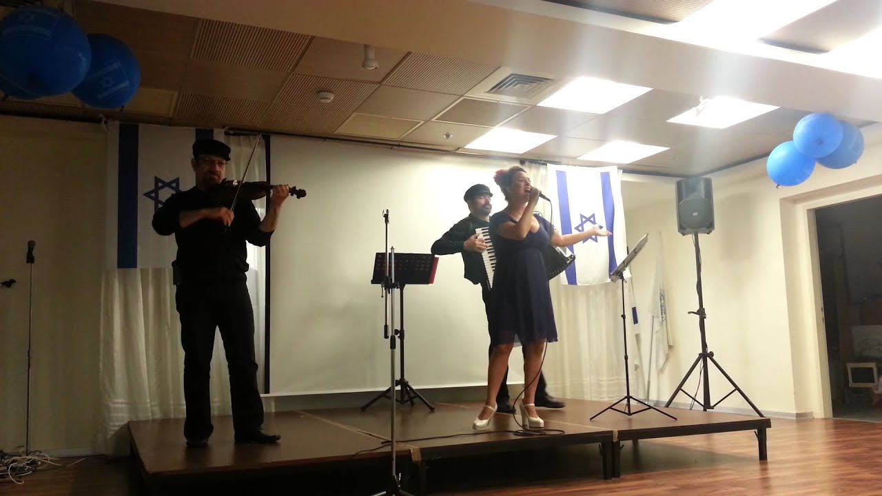 הופעה של הזמרת מרינה פיינגולד Performance By Singer Marina Feingold ...