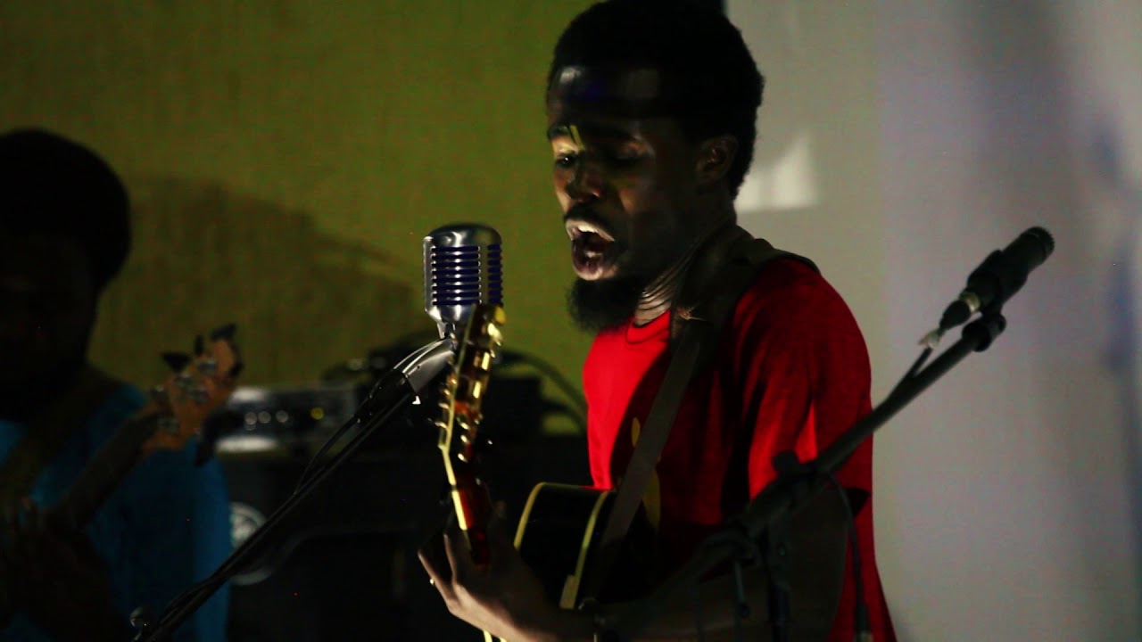 Faith Mussa- Kusilira Zilizonse(live at Crossroads hotel) - YouTube