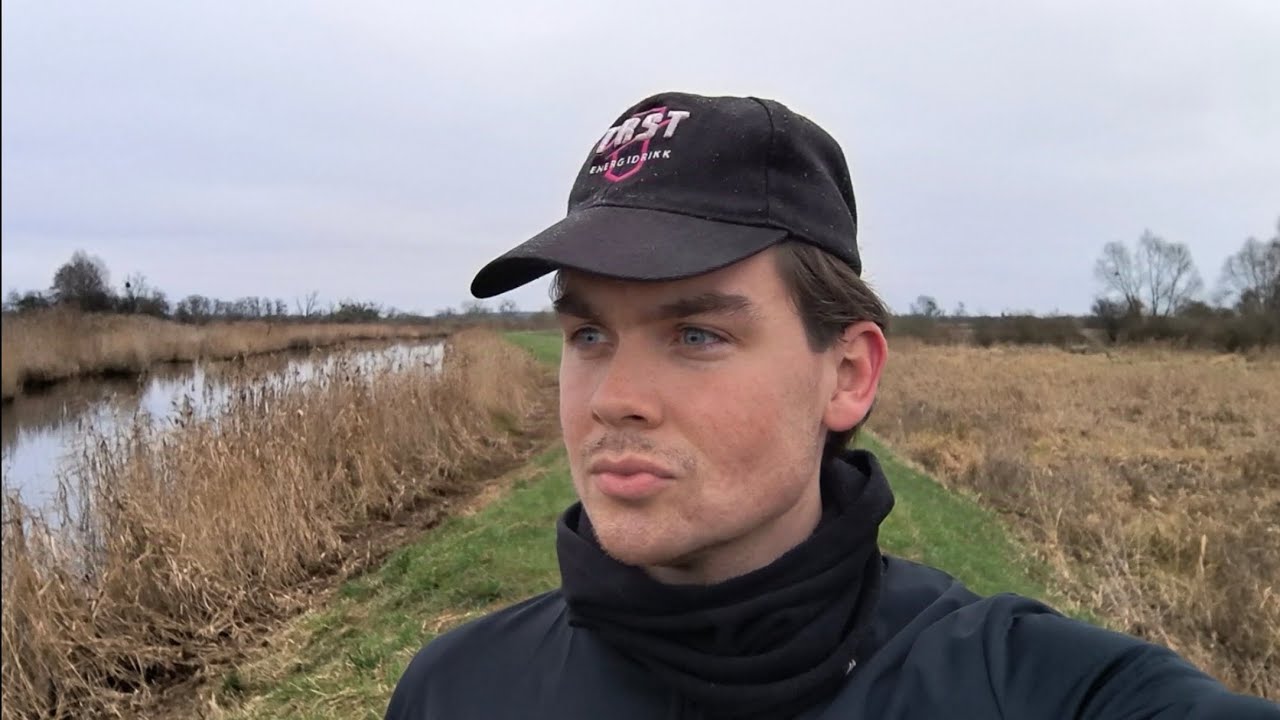 25 Years Old: I Have No Friends - YouTube