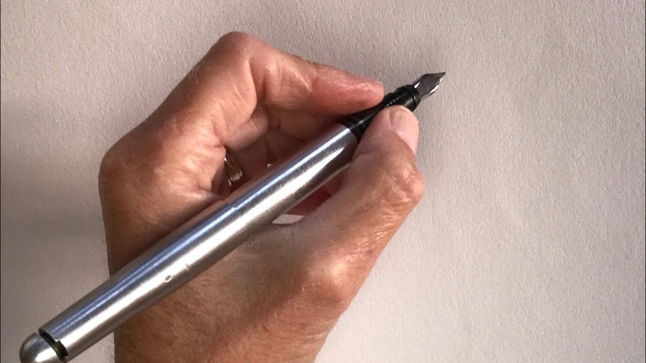 Slow pen & ink line drawing, real time. - YouTube