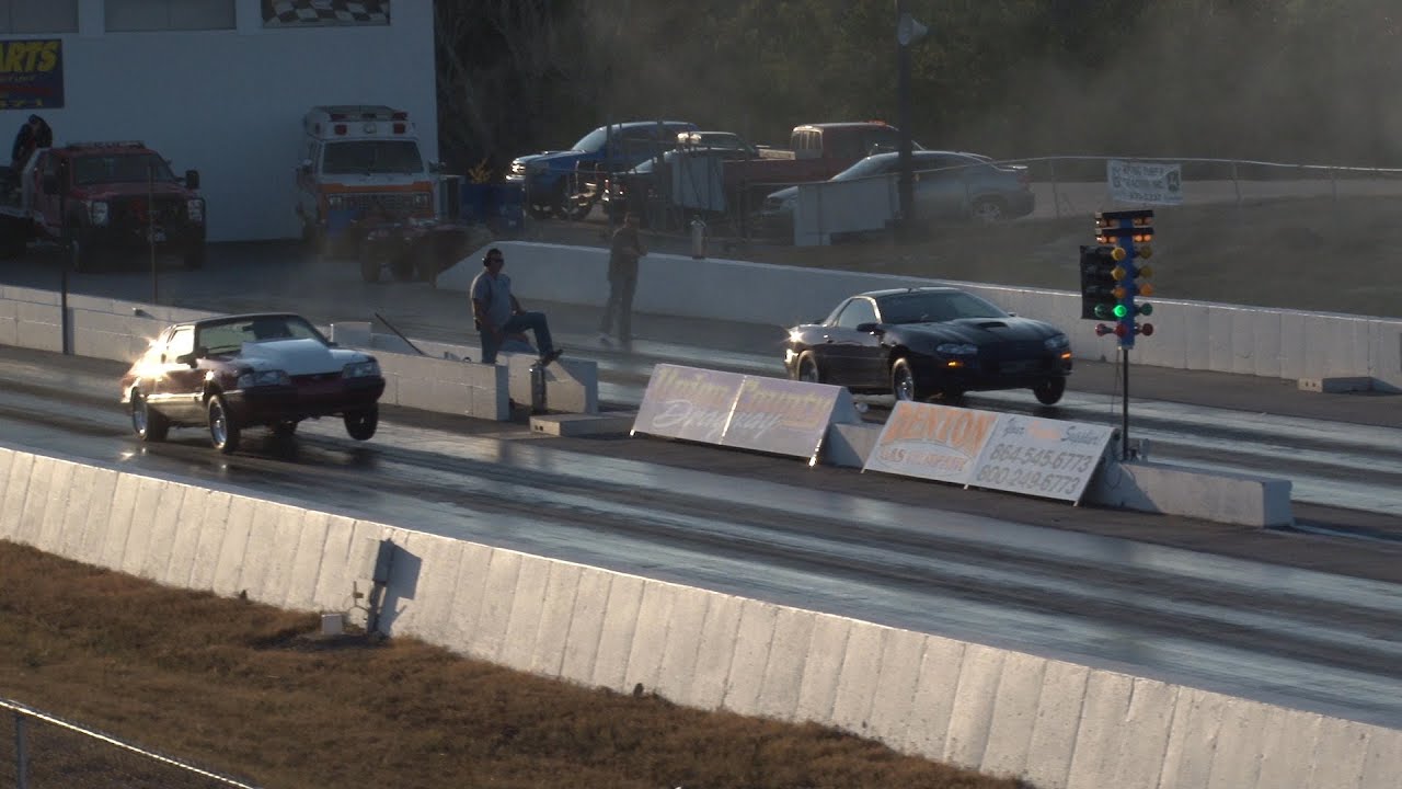 Union County Dragway- Camaro vs Mustang - YouTube