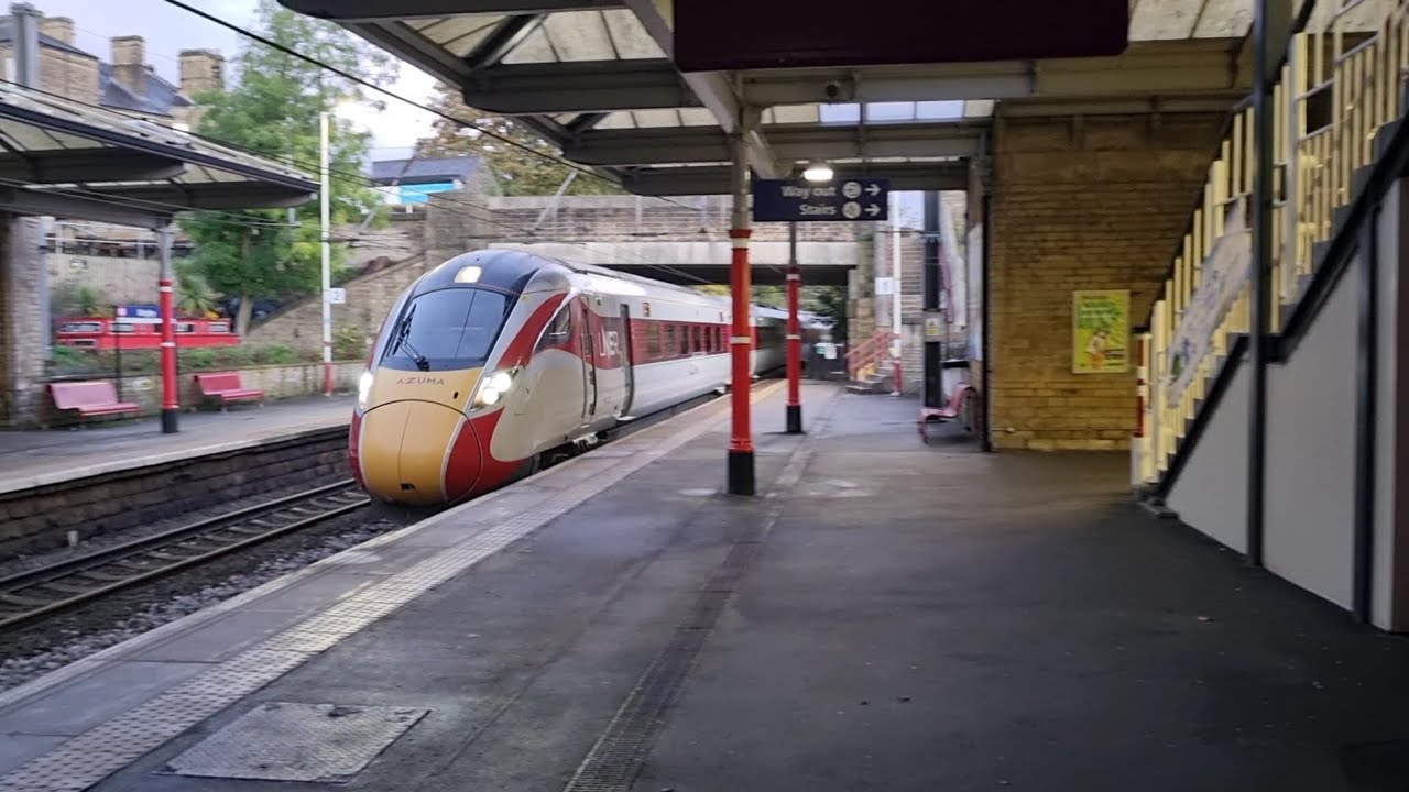 LNER Class 801 Azuma No 801222 at Bingley. 22/10/2022 - YouTube