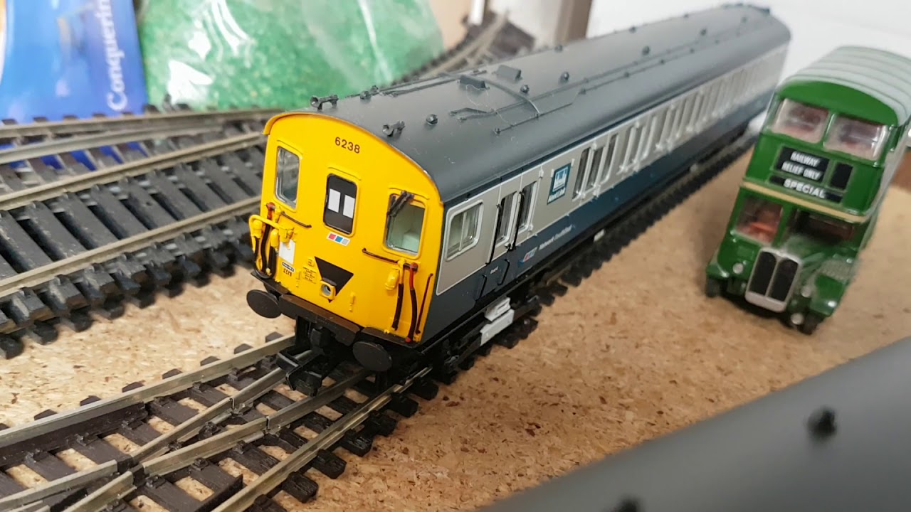 ASMR SoftTalk - Test Track OO gauge Model Railway ☆ Gentle Male Voice ...