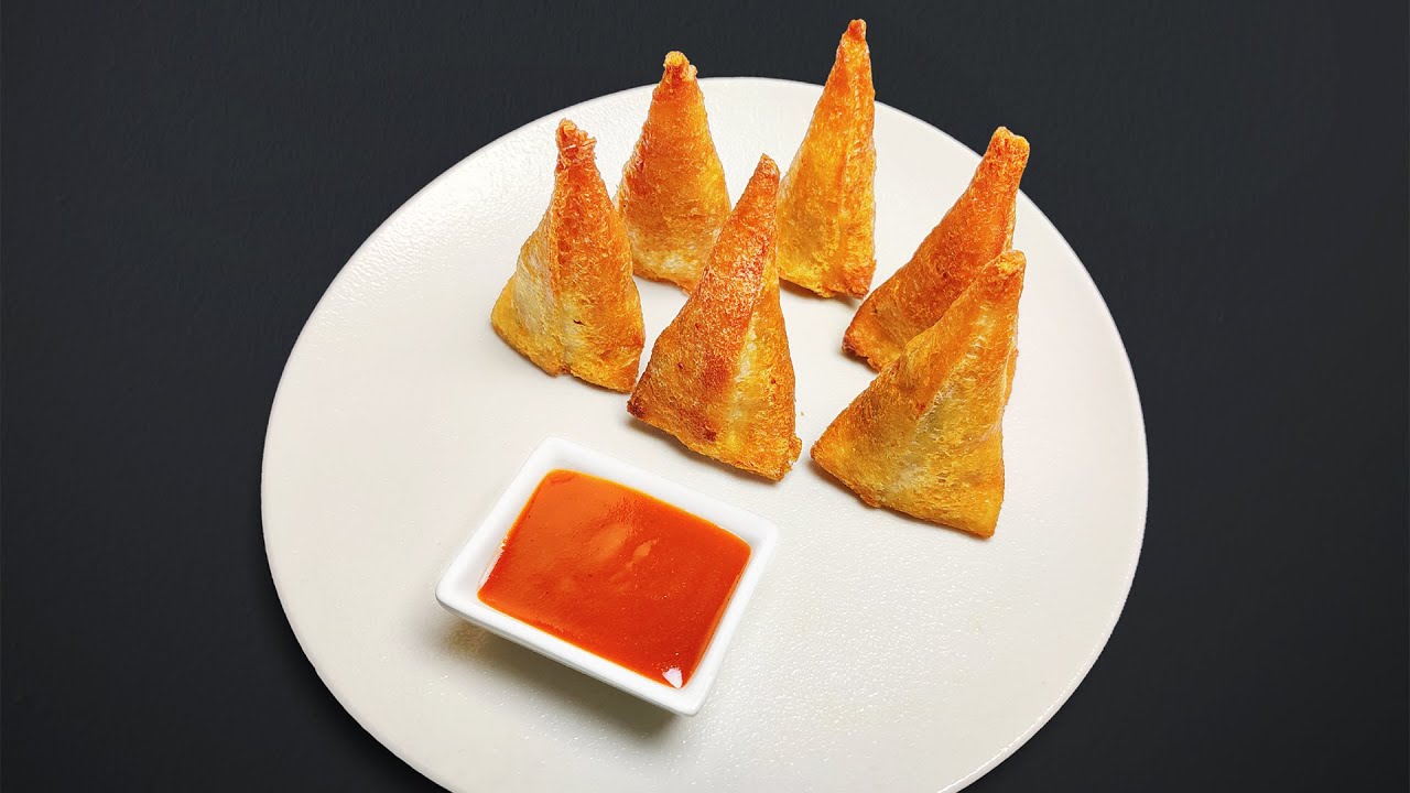 Quick & Easy Bread Samosa Recipe l Food Halts - YouTube