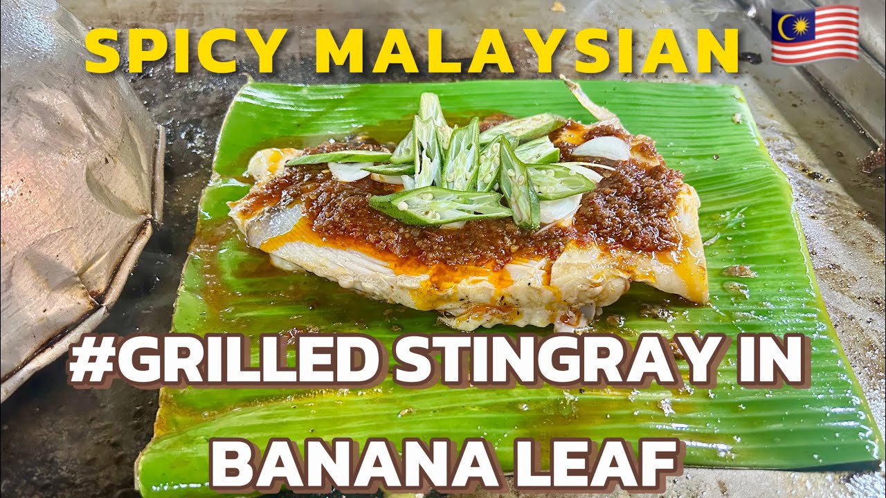 GRILLED STINGRAY IN BANANA LEAF || HAVING DINNER AT TAMAN AWAM SEAFOOD ...