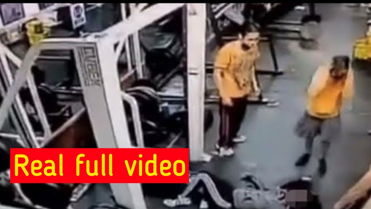 Mom tries to squat 405 ||Smith machine accident - YouTube