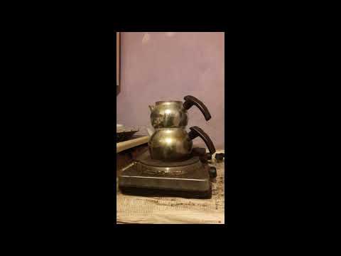 Şarkı söyleyen çaydanlık. Arada ateş de ediyor :D