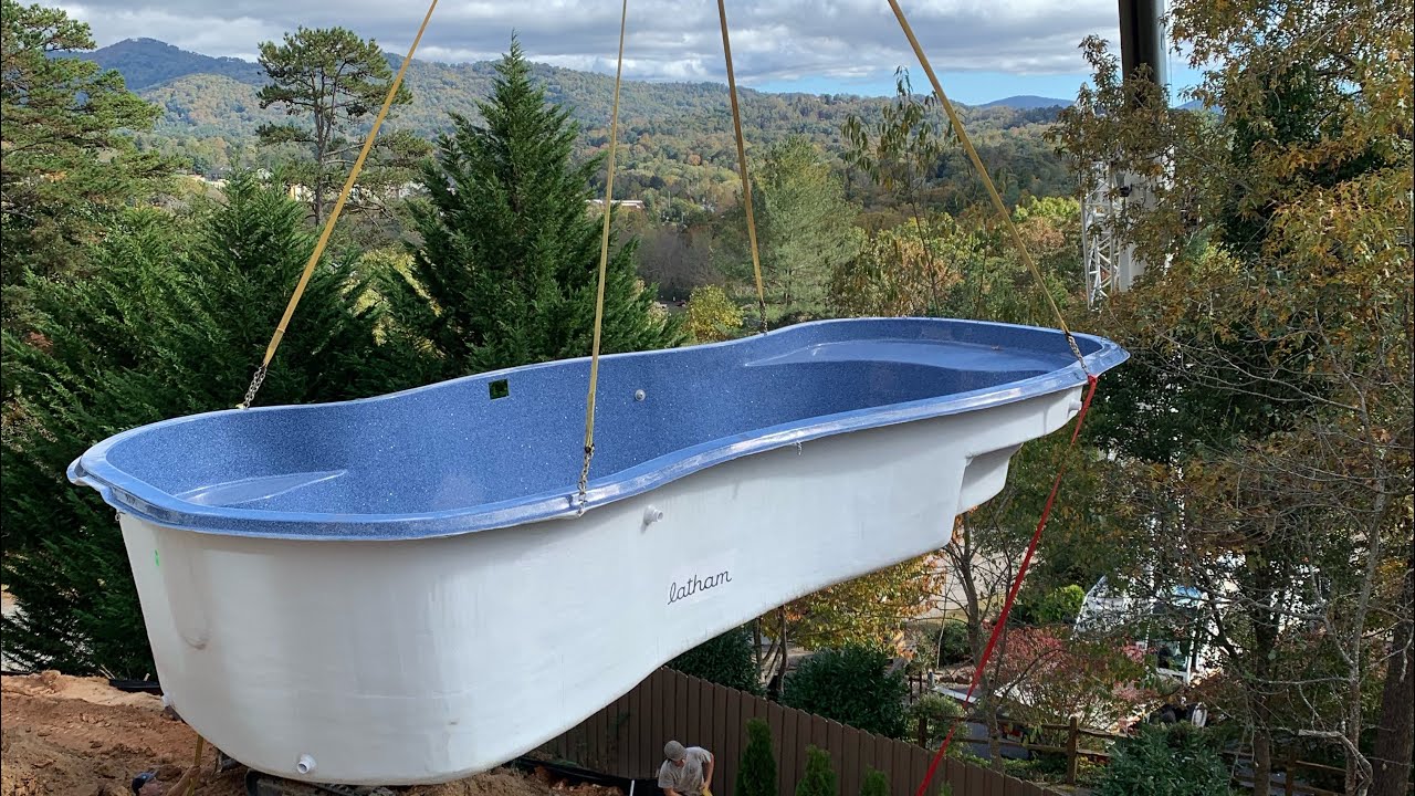 Dropping Our Latham Vista Isle Pool into Backyard Vis Crane From ...