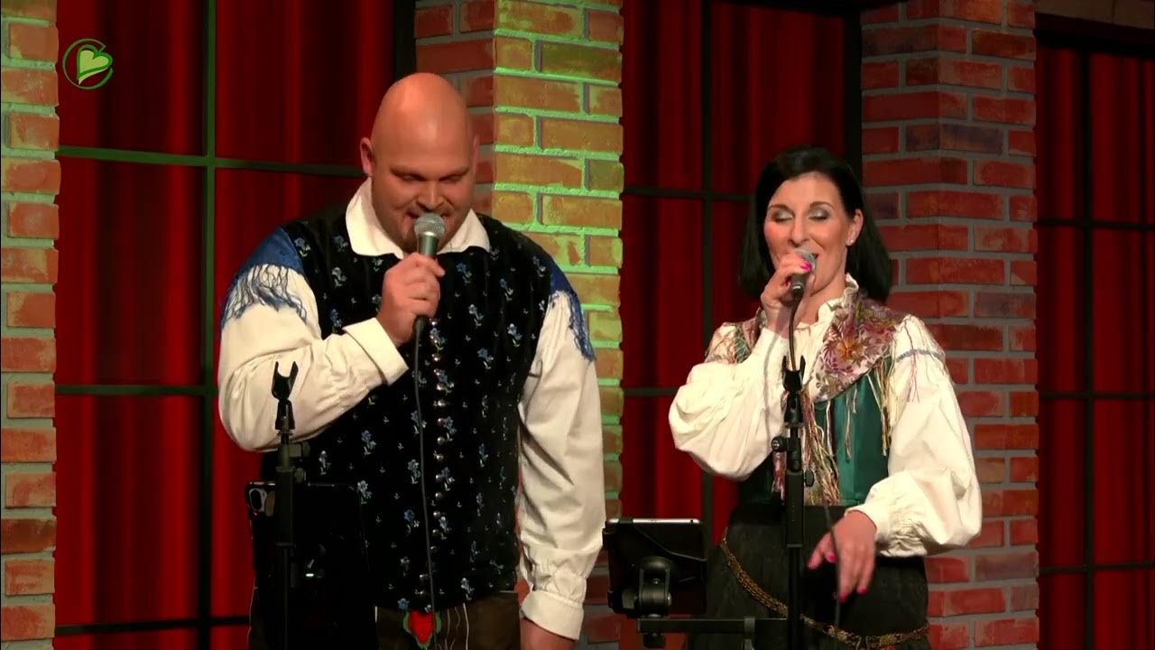 Ansambel Jureta Zajca - Leto je okrog (Veseljak v živo z Darjo Gajšek) - YouTube