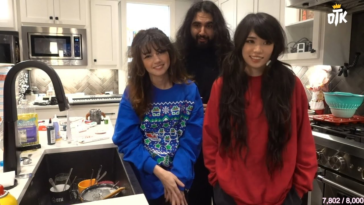 Emiru - [December 20th, 2022] Christmas Baking with Bonnie and Esfand ...