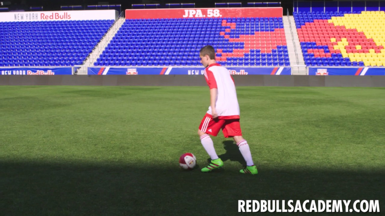 Dribbling - Roll Step Ronaldo Chop - (New York Red Bulls Academy) - YouTube