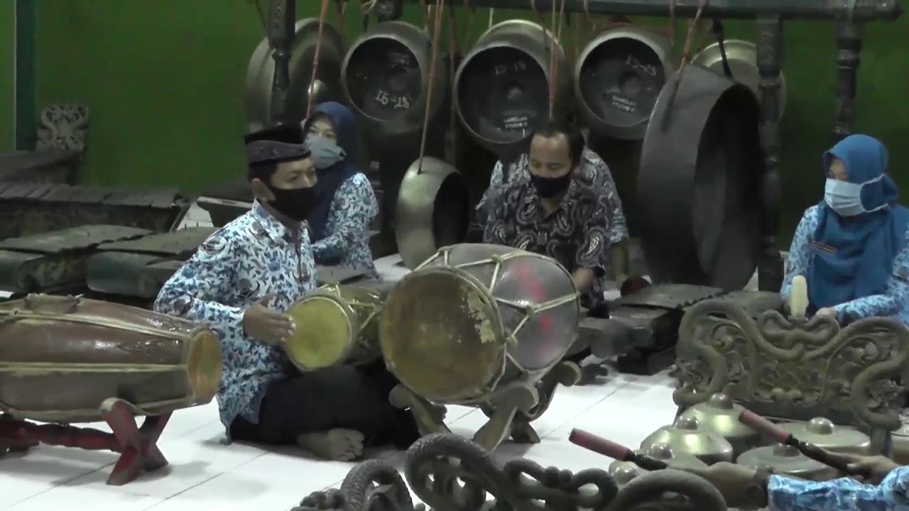 Lancaran Manyar Sewu lrs sl. pt my - YouTube