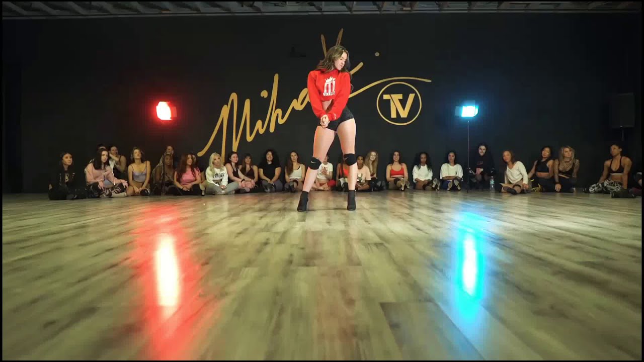 Adison Briana sexy dance - YouTube