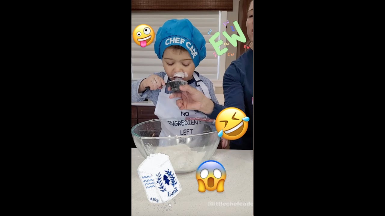 SPIDERMAN & BLUEBERRY MUFFINS! - YouTube