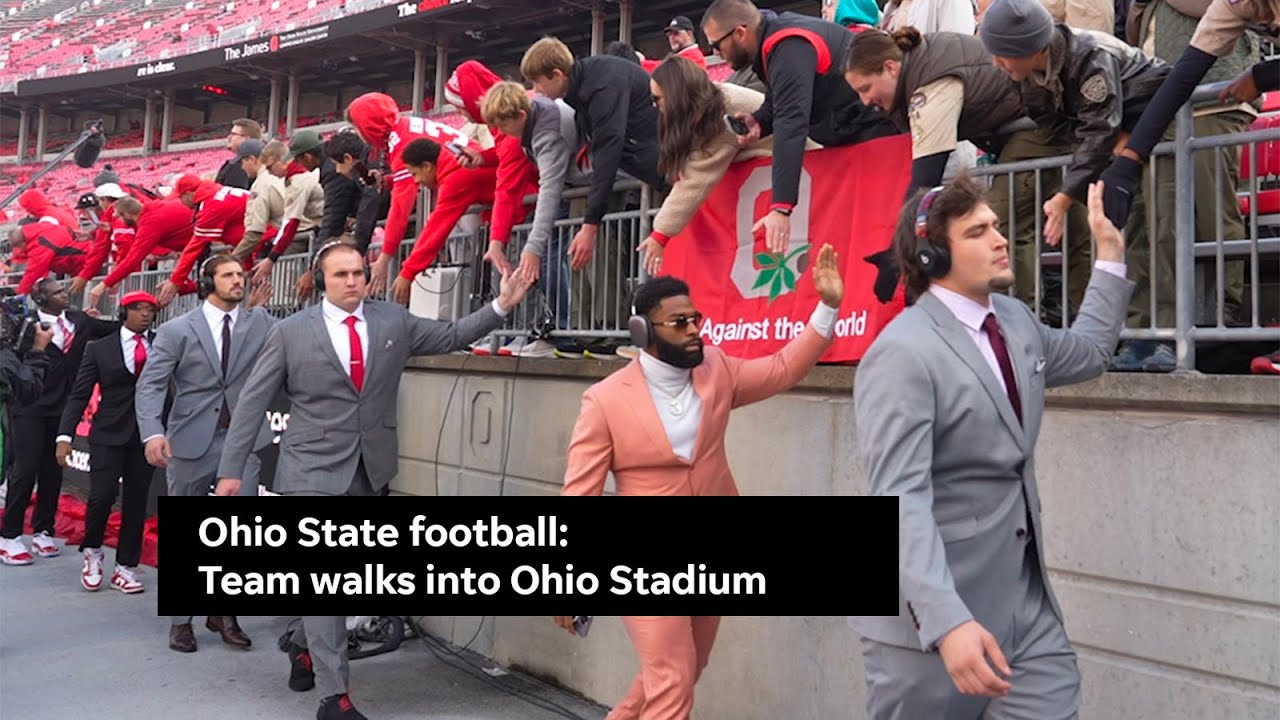 Ohio State football team greets boy scouts, fans - YouTube