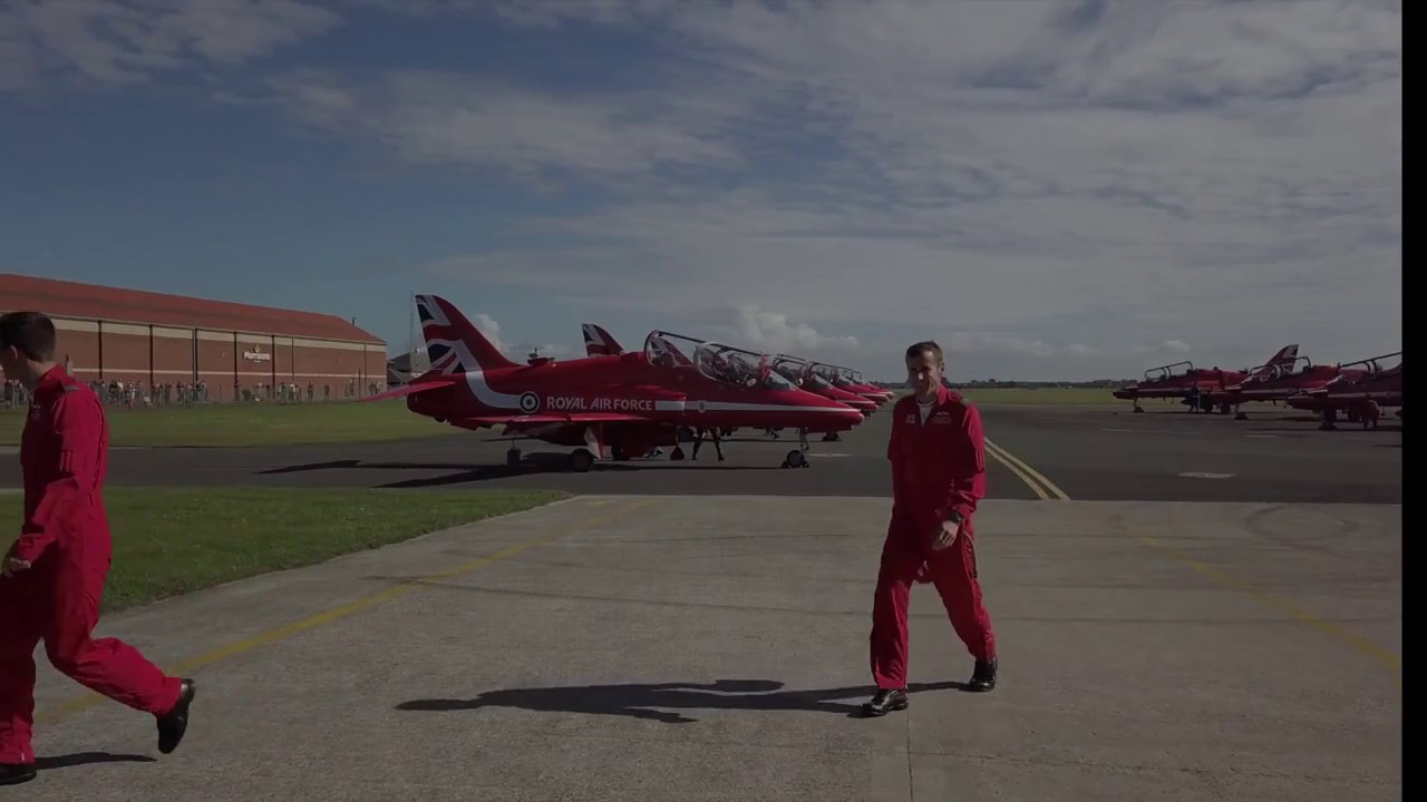 The Red Arrows up close in Blackpool 2017 - YouTube