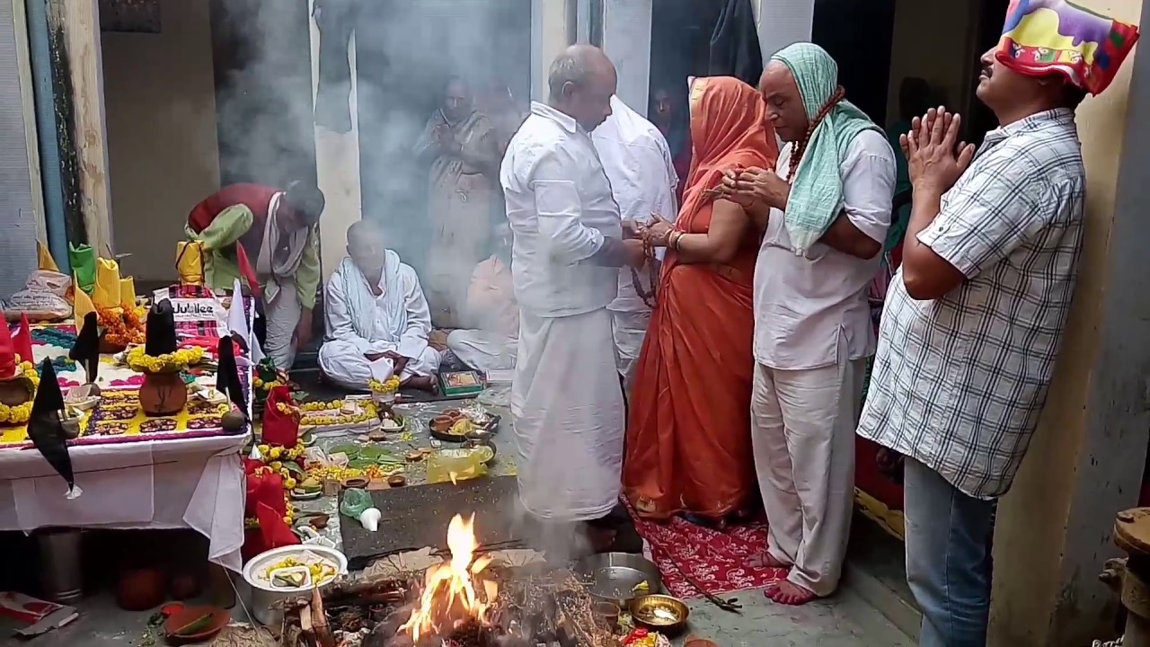 Indian way of doing pooja - YouTube